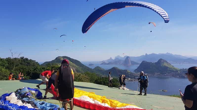 Niterói: Paragliding Experience with GoPro Photos and Video - An In-Depth Look at the Niterói Paragliding Tour