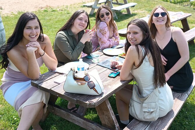 NON BUS Traverse City Old Mission Sunset Wine & Distillery Tour - Traverse City Old Mission Peninsula