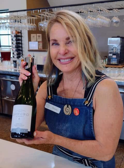 NON BUS VIP Cadillac Escalade Old Mission Traverse Wine Tour - What Sets This Tour Apart