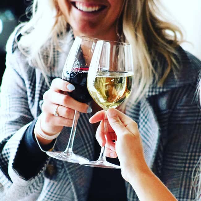NON BUS White Wine Lover Old Mission Traverse City Wine Tour - Who Will Appreciate This Tour?
