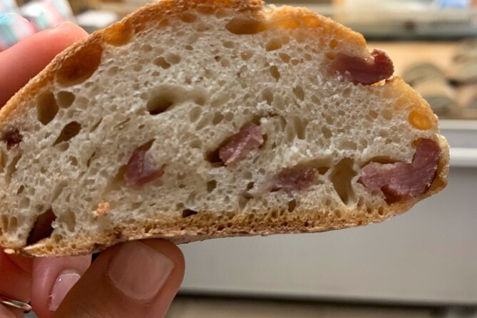 North End & Boston Public Market Food Tour With Local Guide - Discovering the Boston Public Market