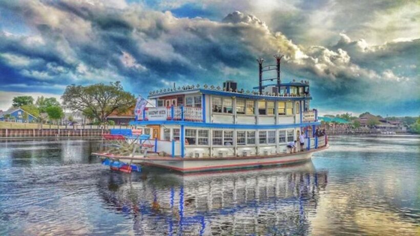 North Myrtle Beach: Dinner Cruise on a Paddle Wheel Boat - The Sum Up