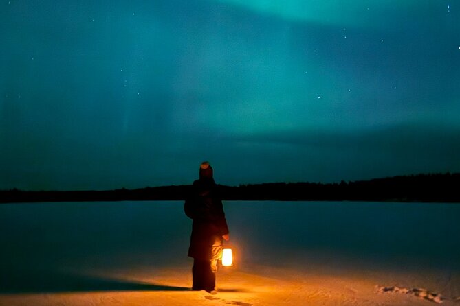 Northern Lights Adventure in the Wild With Campfire Treats - Campfire Treats and Refreshments