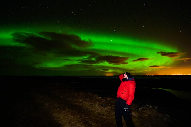 Northern Lights Hunt and Jeep Tour With A Photographer - Tour Features