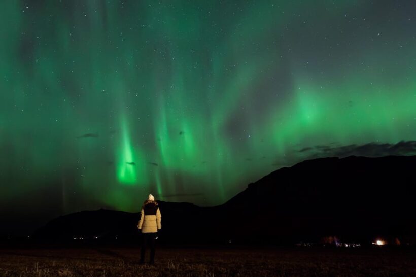 Northern Lights in Mini Bus, Photos, Hot Cocoa and Pastries - The Experience: What to Expect on This Northern Lights Tour