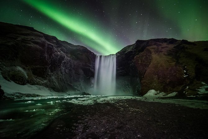 Northern Lights Small Group Tour From Reykjavik With Free Photos - The Role of Guides in Enhancing Your Experience