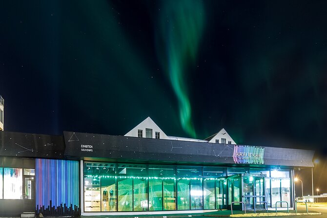 Northern Lights Small Group Tour From Reykjavik With Free Photos - Tips for a Successful Northern Lights Chase