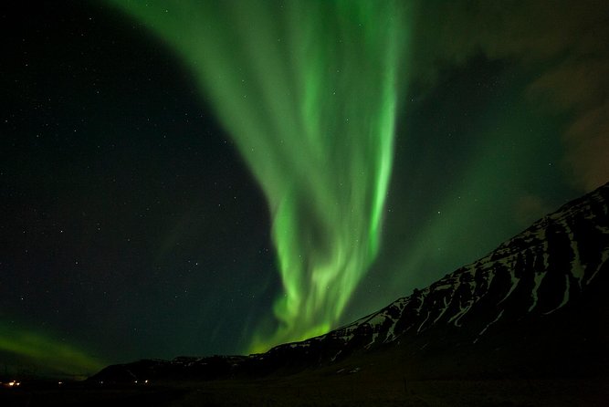 Northern Lights Small-Group Tour From Reykjavik With Hot Drink - Experienced and Knowledgeable Guides