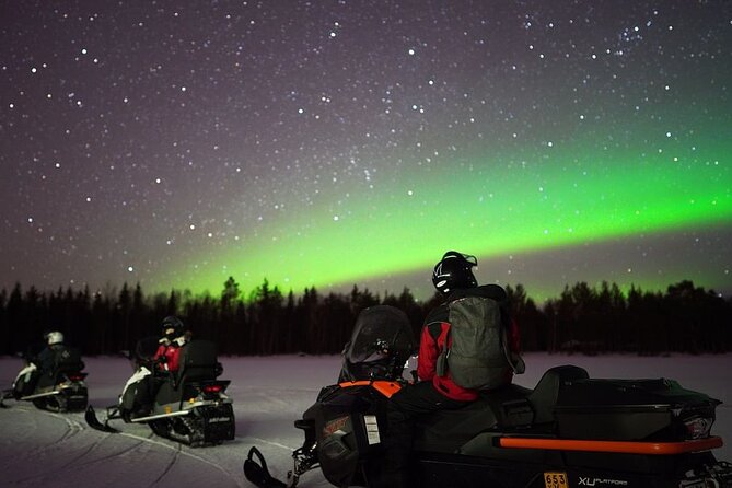 Northern Lights Snowmobile Hunt - Snowmobile Ride