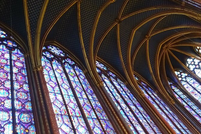 Notre Dame Cathedral Exterior & Sainte Chapelle Tour - Duration and Group Size