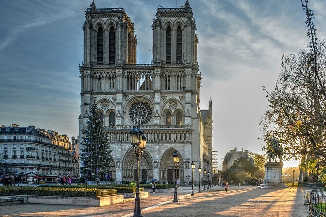Notre Dame Cathedral Outdoor Walking Tour - Meeting and Accessibility Information