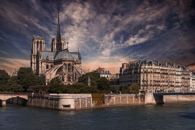 Notre Dame Cathedral Outdoor Walking Tour - Traveler Reviews and Feedback
