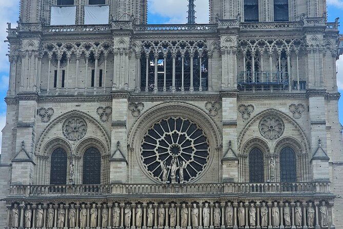 Notre Dame Outdoor Walking Tour + Skip The Line Sainte Chapelle. - Marveling at the Stained Glass of Sainte Chapelle