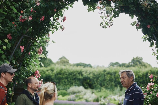 Notting Hill Walking Tour With Cream Tea - Indulging in a Traditional Cream Tea Experience