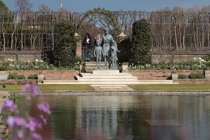 Notting Hill Walking Tour With Cream Tea - Navigating the Eclectic Shops and Boutiques