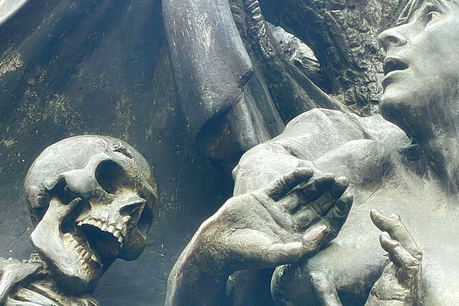 Nuremberg Ghosts and Gallows Evening Walking Tour - Navigating the Tour: Meeting and End Points