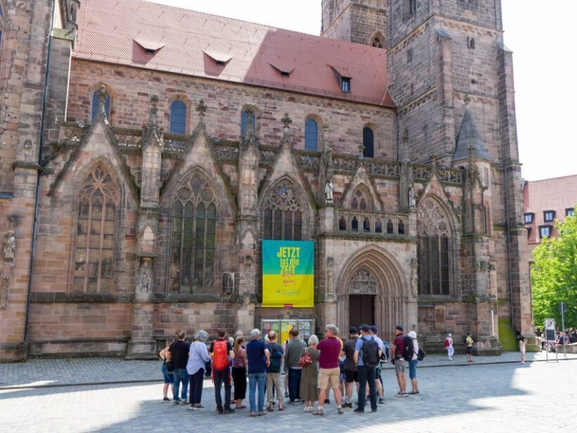 Nuremberg: Highlights Walking Tour with Guide - The Gothic Beauty of Frauenkirche