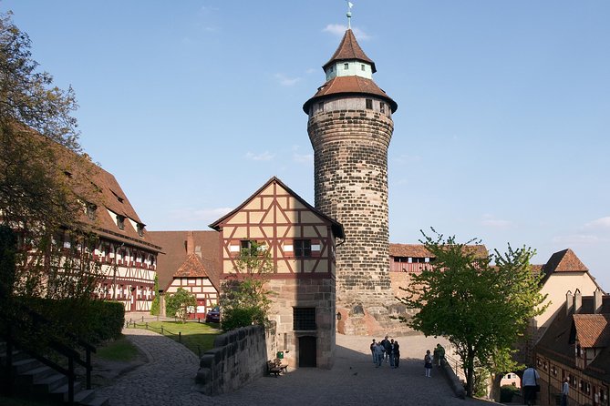 Nuremberg Old Town Walking Tour Review - Navigating the Vibrant Hauptmarkt