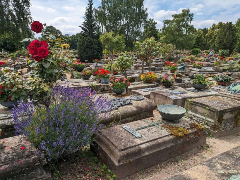 Nuremberg: St. Johannis Friedhof &Hesperidengärten IN GERMAN - FAQ