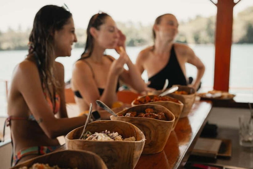 Nusa Lembongan: 4-in-1 Half-Day Catamaran Snorkeling Cruise - The Sum Up