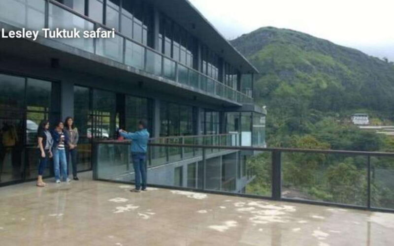 Nuwara Eliya: Sightseeing Tour and Drop With Local Guide - Lake Gregory: Leisure and Scenic Stroll