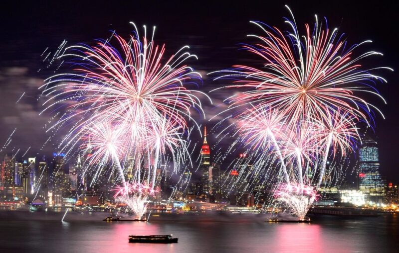 NYC: 4th of July Fireworks Party Cruise with Buffet & Drinks - The Atmosphere and Food Experience