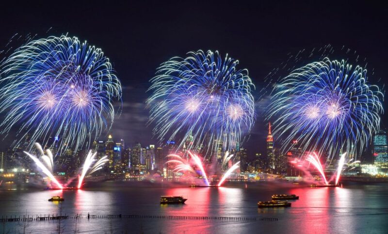 NYC: 4th of July Fireworks Party Cruise with Buffet & Drinks - Practical Tips for Booking and Participation