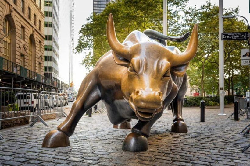 NYC: Best of Midtown Manhattan Walking Tour - Bryant Park and Rockefeller Center
