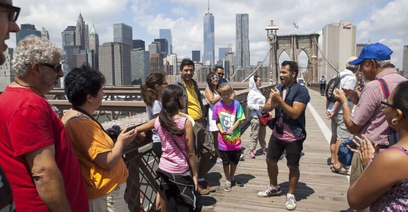 NYC: Brooklyn Bridge and Dumbo District Walking Tour - Key Points