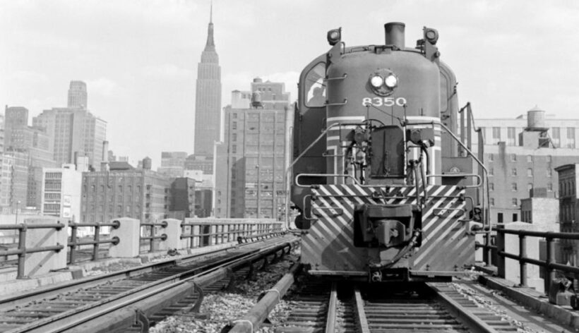 NYC: Chelsea Market, Meatpacking, High Line Food Tour - Walking the High Line