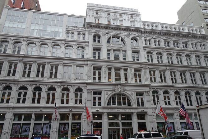 NYC Chelsea self-guided walking tour & scavenger hunt - Key Points