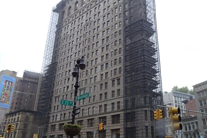 NYC Chelsea self-guided walking tour & scavenger hunt - Herald Square & the Empire State Building