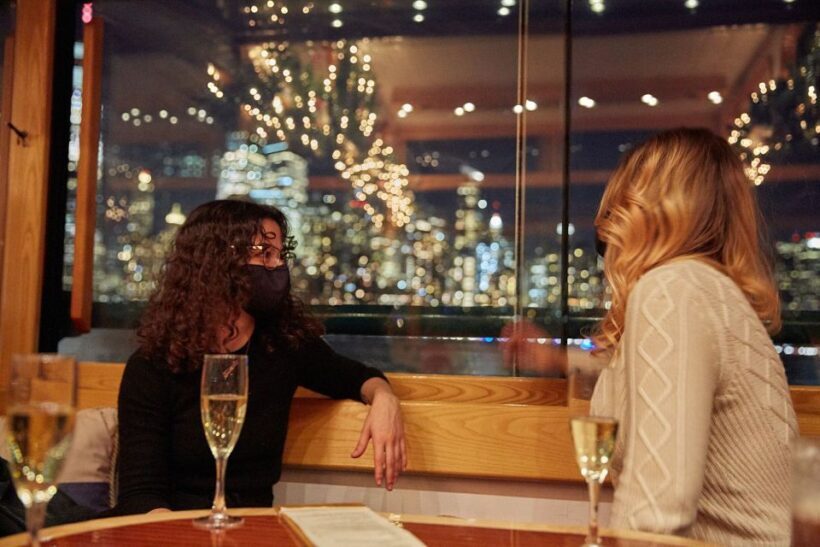 NYC: City Lights Yacht Cruise with Drink Included - Key Points
