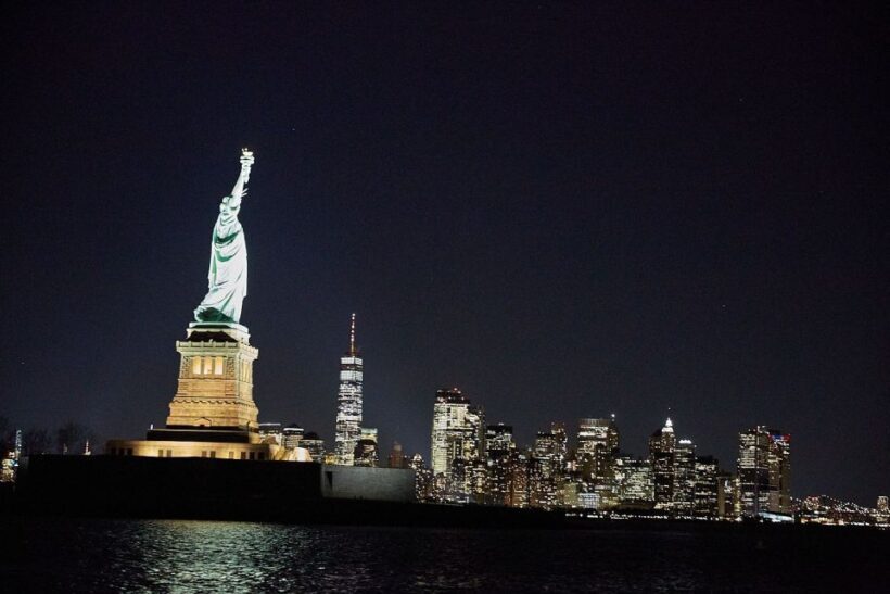 NYC: City Lights Yacht Cruise with Drink Included - Authentic Reviews and Real Experiences