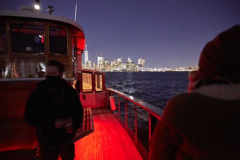 NYC: City Lights Yacht Cruise with Drink Included - The Experience: Authentic and Enjoyable