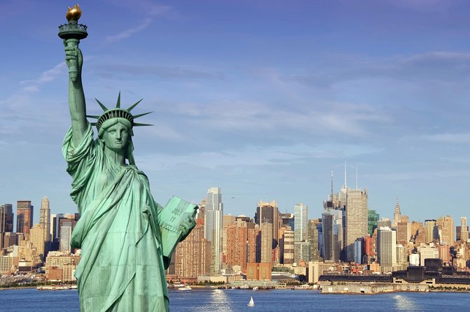 NYC City Tour: Statue of Liberty, 9/11 Memorial, Wall Street - The Highlight: Liberty Island and Ellis Island