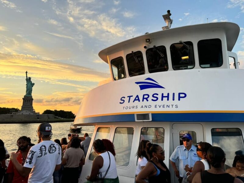 NYC: Downtown and Statue of Liberty Sightseeing Cruise - The Experience: Comfort, Food, and Atmosphere