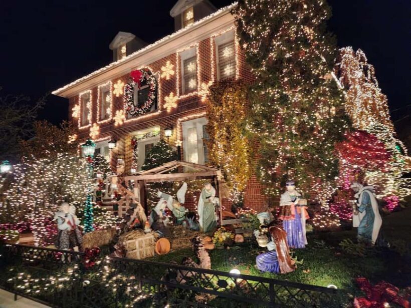 NYC: Dyker Heights Christmas Lights Walking Tour - The Atmosphere and Nearby Highlights