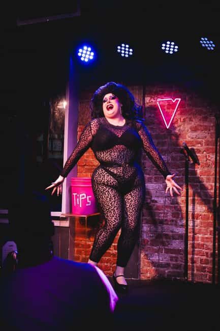 NYC: Fabulous Drag Night Out with a Drag Queen - The Performances and Photo Opportunities