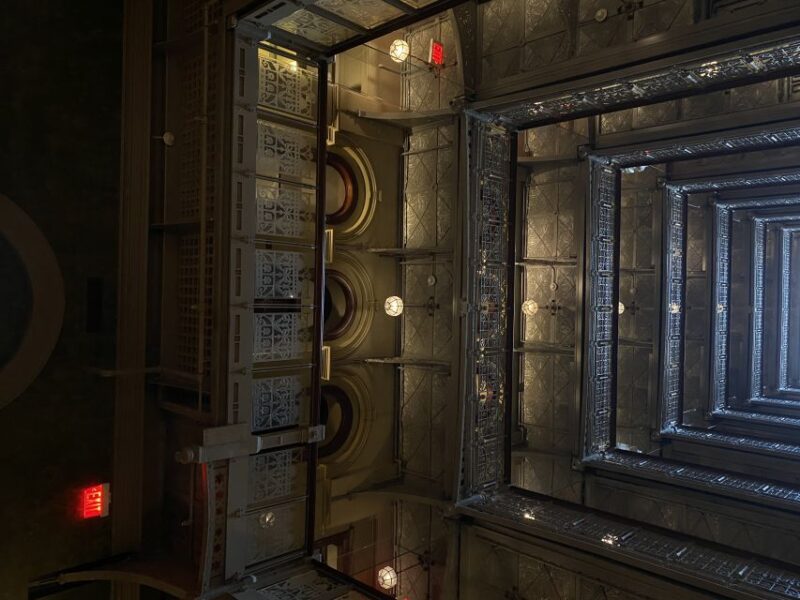 NYC | French guided tour Southern Manhattan - Wall Street: More Than a Money Hub