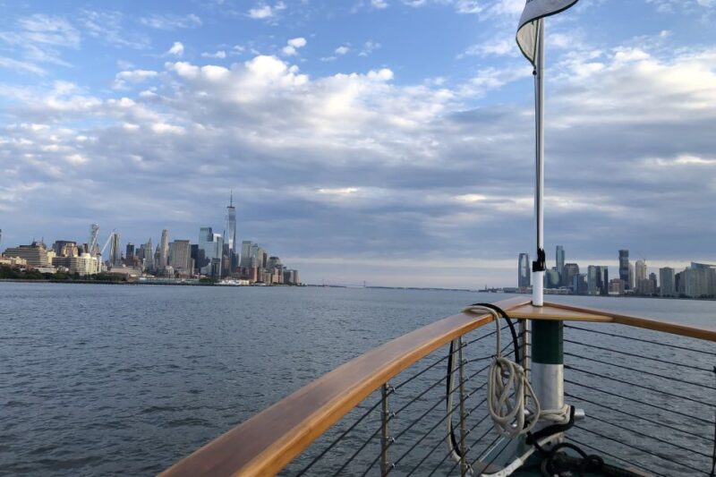 NYC: Grand Palisades Fall Foliage Yacht Tour - Who Should Consider This Tour?