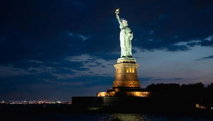 NYC: Manhattan Skyline Dining Cruise - The Experience in Detail