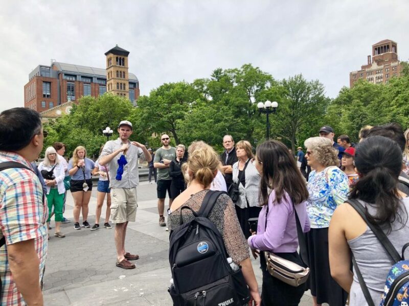 NYC: Manhattan TV and Movie Bus Tour with Actor Guide - The Value of a Guided Actor-led Tour