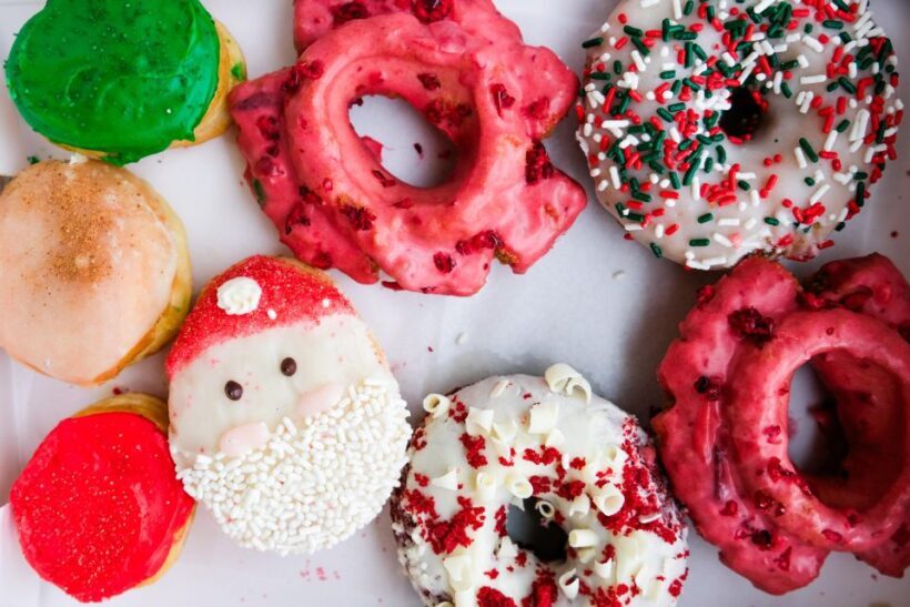 NYC: Midtown Holiday Donut and Hot Chocolate Adventure - What the Tour Includes and What to Expect