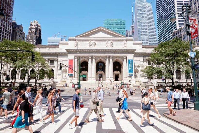 NYC: Midtown Stroll Guided Walking Tour English-Spanish - Exploring Manhattan’s Skyline and Secrets with the Midtown Stroll Guided Tour