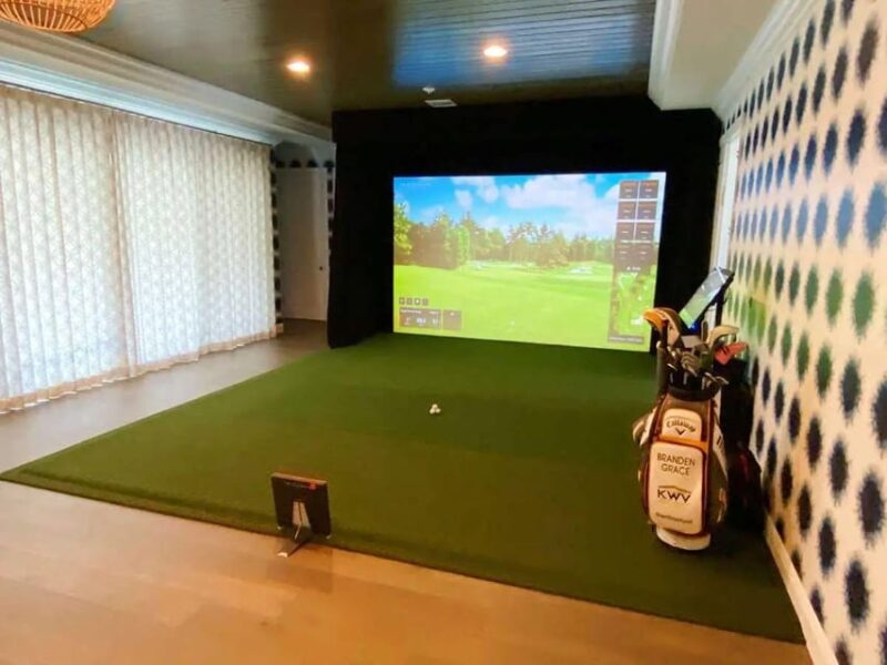 NYC Midtown: VR Golf Experience with Pizza and Beer - A Detailed Breakdown: What to Expect