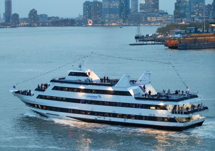 NYC: New Year's Eve Buffet Dinner Fireworks Harbor Cruise - An In-Depth Look at the NYC New Year’s Eve Harbor Cruise