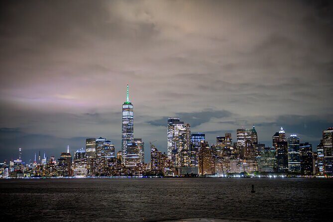 NYC New Year's Eve Dinner on Luxury Yacht with Open Bar - FAQs