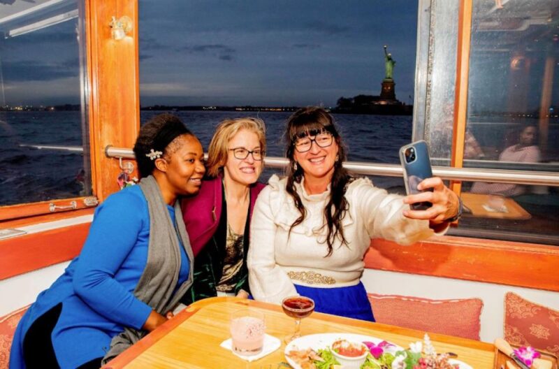 NYC: Night Holiday Lights and Cocoa Cruise - Authentic Feedback from Travelers