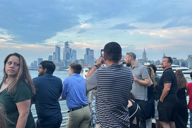 NYC Party Cruise with Light Narration - Introduction: What You Need to Know About the NYC Party Cruise with Light Narration